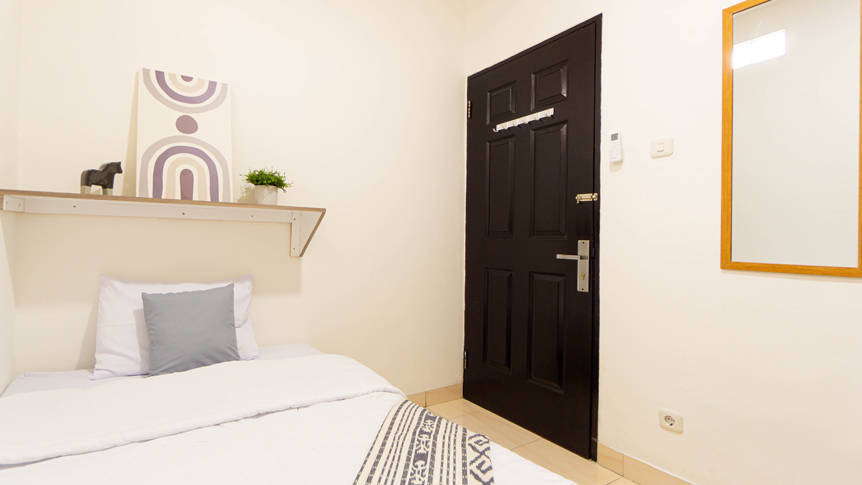 Kost Coliving dekat Stasiun Palmerah - Rukita Denali Kemanggisan Slipi